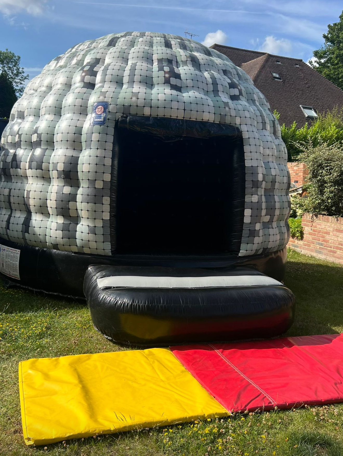 Bouncy Castles - Bouncy Castles Hire in Ashtead | Bounce and Play Surrey