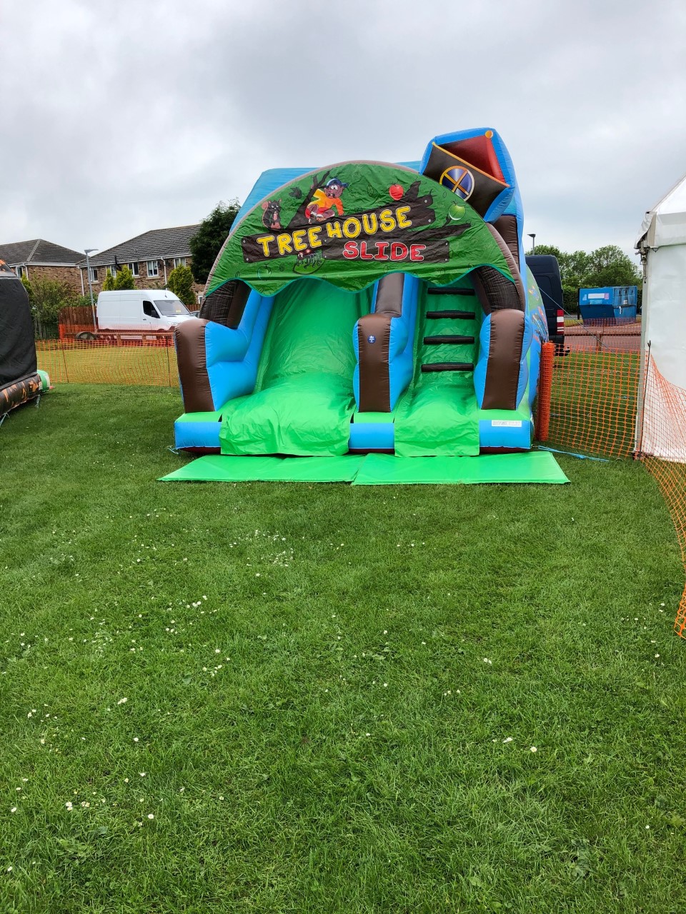 Inflatable Slides - Bouncy castle, inflatables, and entertainment Hire ...