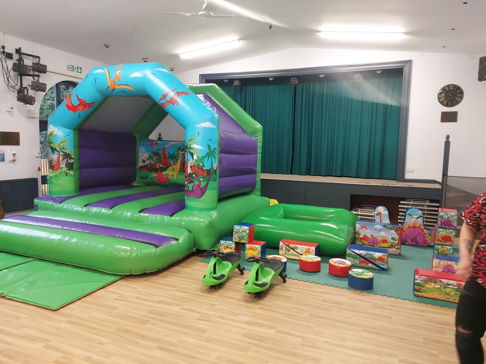 Dinosaur Soft play - Bouncy Castle Hire in Nottinghamshire/Derby ...