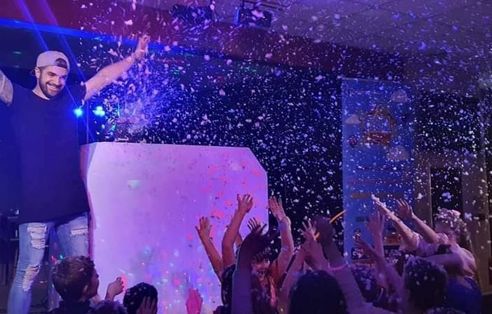 Frozen Party Package (2 hour disco, entertainer, bouncy castle, Elsa ...