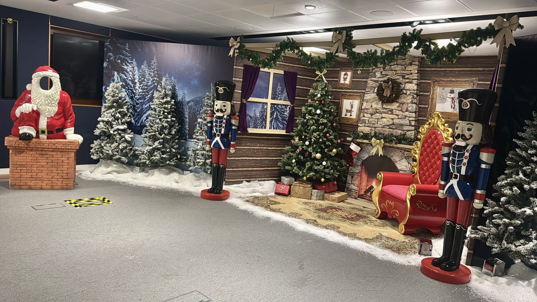 Santa Photo Op – Life-Sized Santa for Your Christmas Event