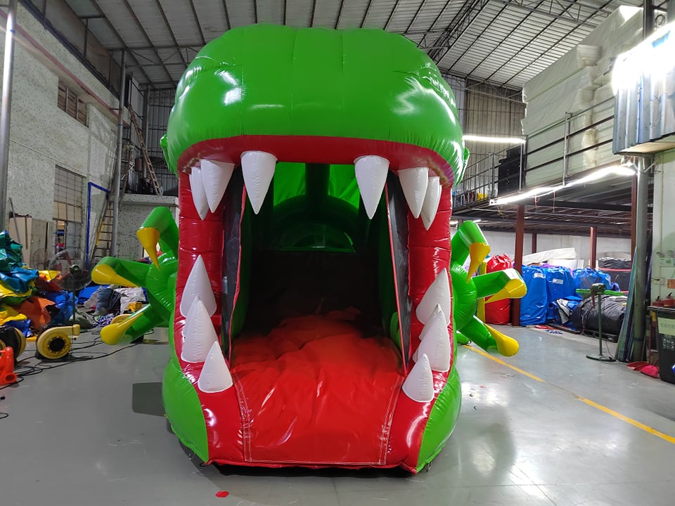 45ft Green Lizard Obstacle Course - Ice-Cream van, Bouncy Castle Hire ...