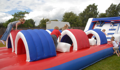 100ft Obstacle Course From £585 - Hire in Leicestershire | Blaby castles