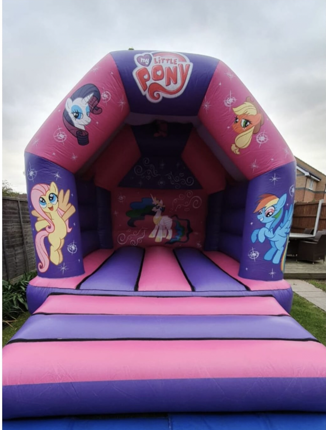 Bouncy Castle Hire in London & Essex Bizi Bouncers party hire