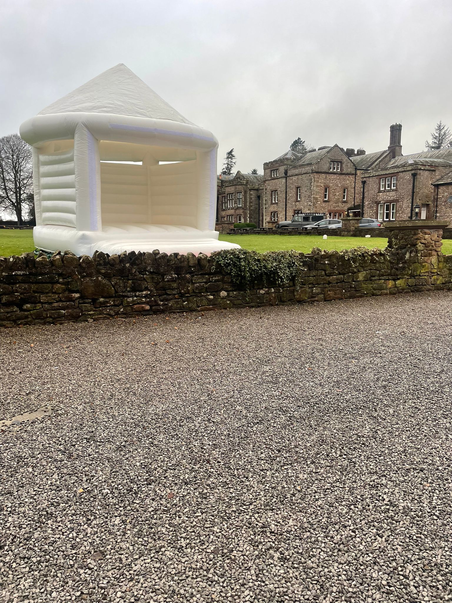White Wedding Bouncy Castle - Bouncy Castle and Rodeo Bull hire in ...