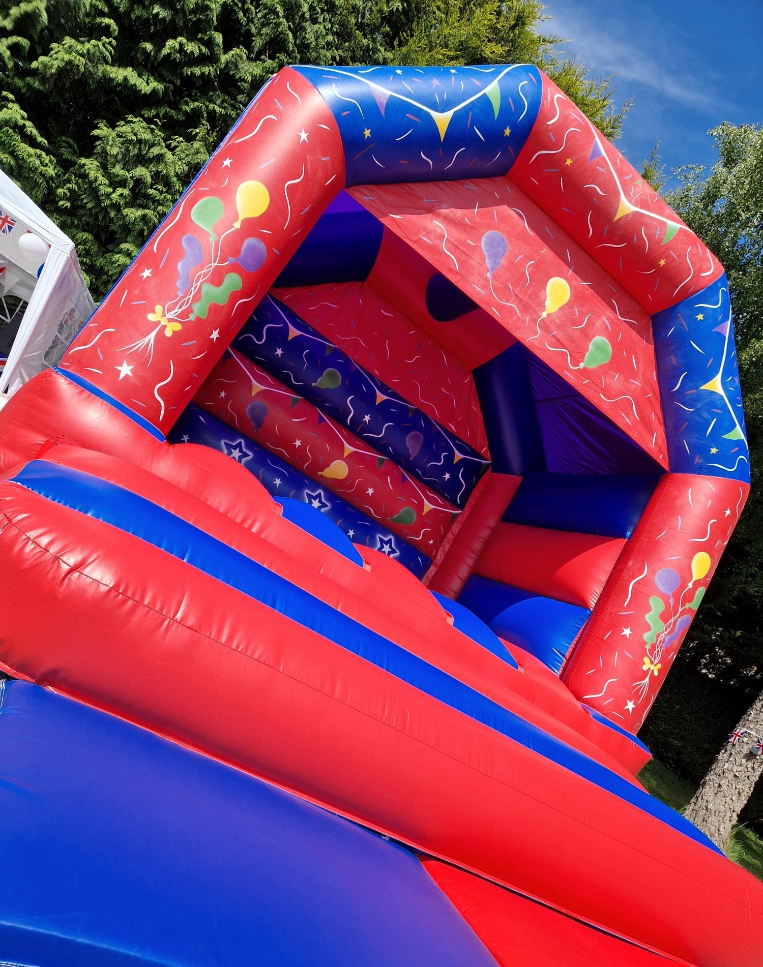 15ft x 15ft Adult/Child Balloon Bouncy Castle. R+B - Bouncy Castle Hire ...