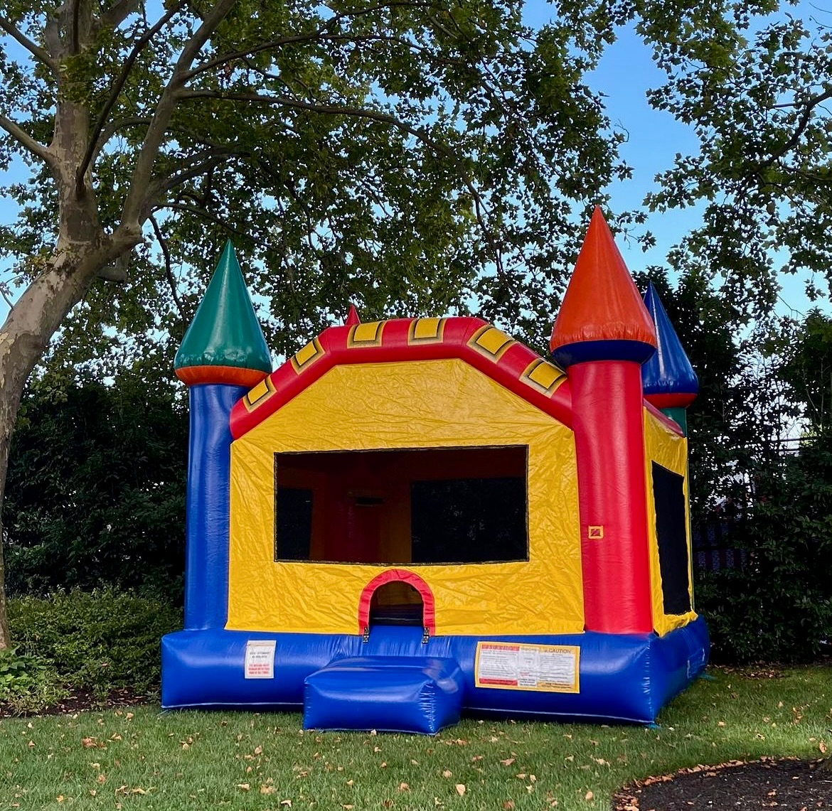 Large Castle Bounce House - Hire in Vermont, New Hampshire ...