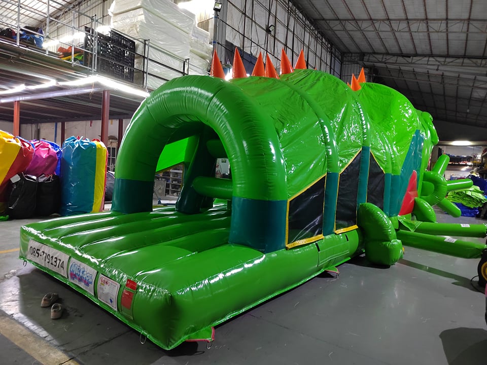 45ft Green Lizard Obstacle Course - Best Ice-Cream van, Bouncy Castle ...