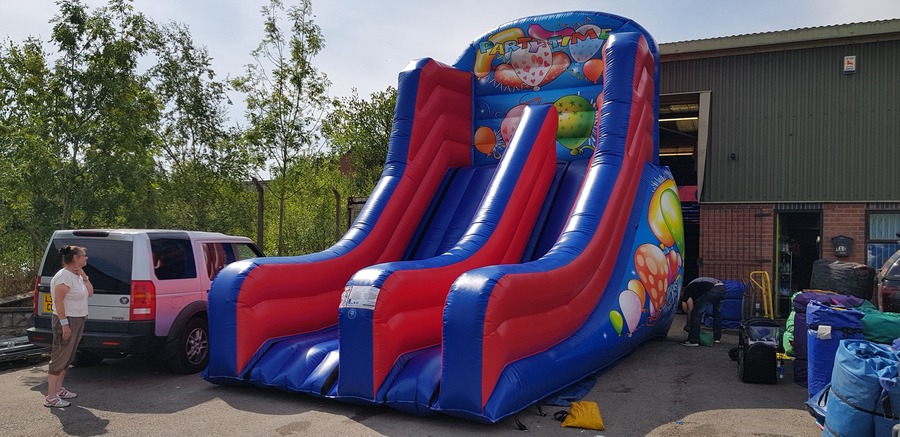 10ft Platform Balloons Red & Blue - Bouncy Castle Sales in the UK ...