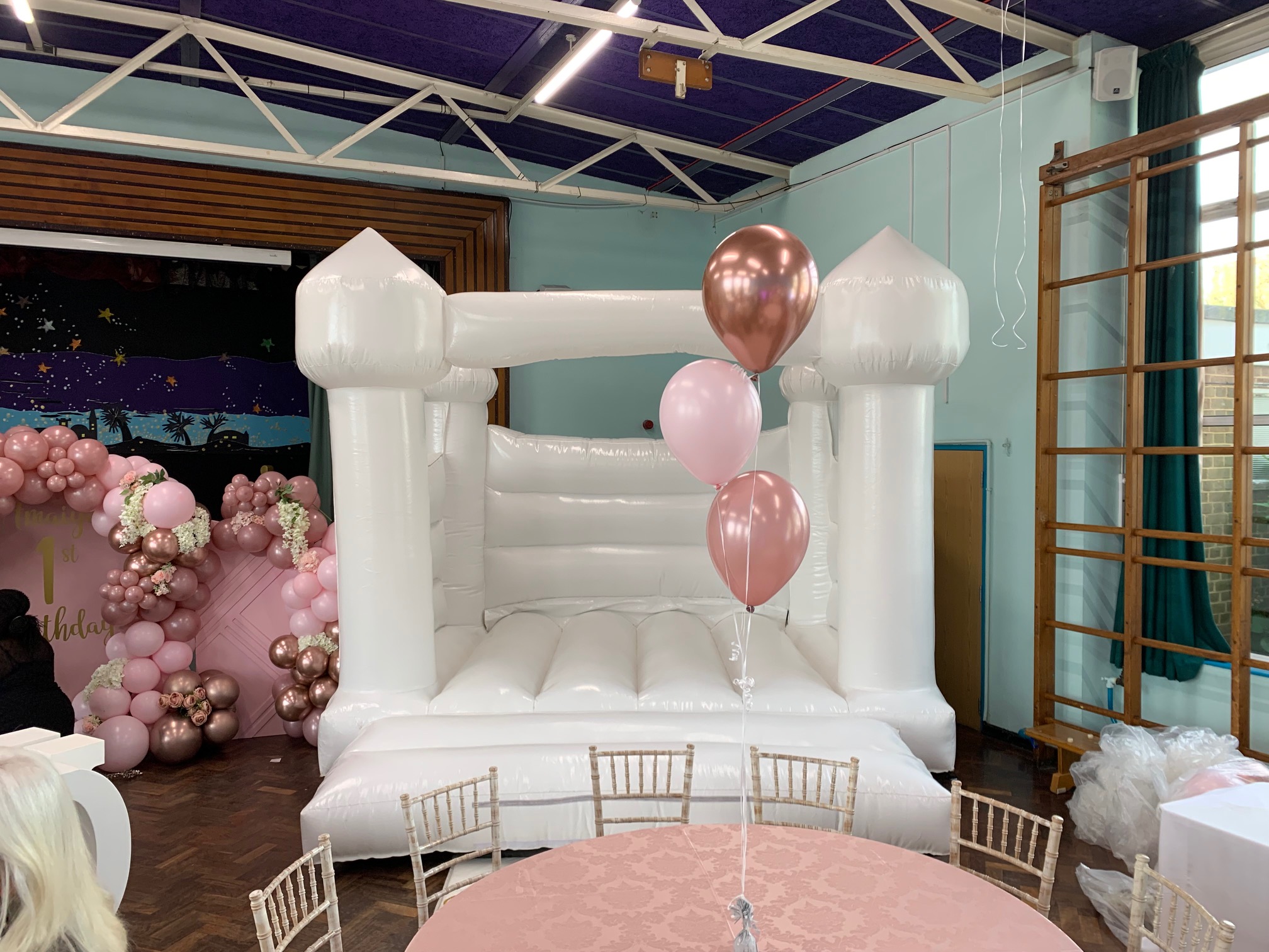 *Children's White Bouncy Castle* - Best Event Entertainment service in ...