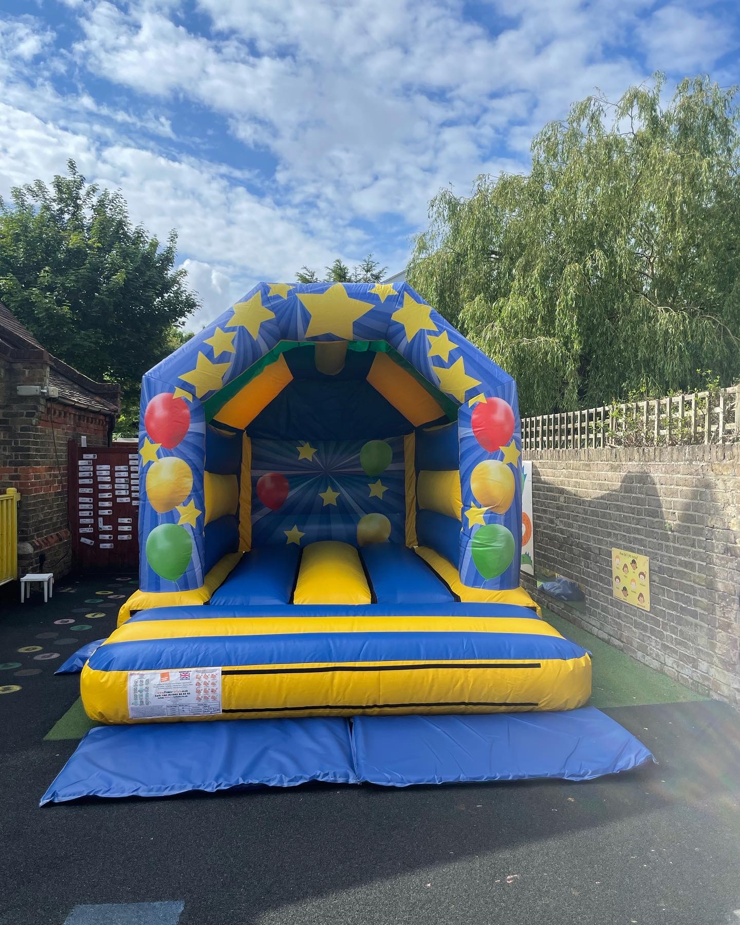 Party Theme Castle - Hire in Hertfordshire | Jumping Jax Castles