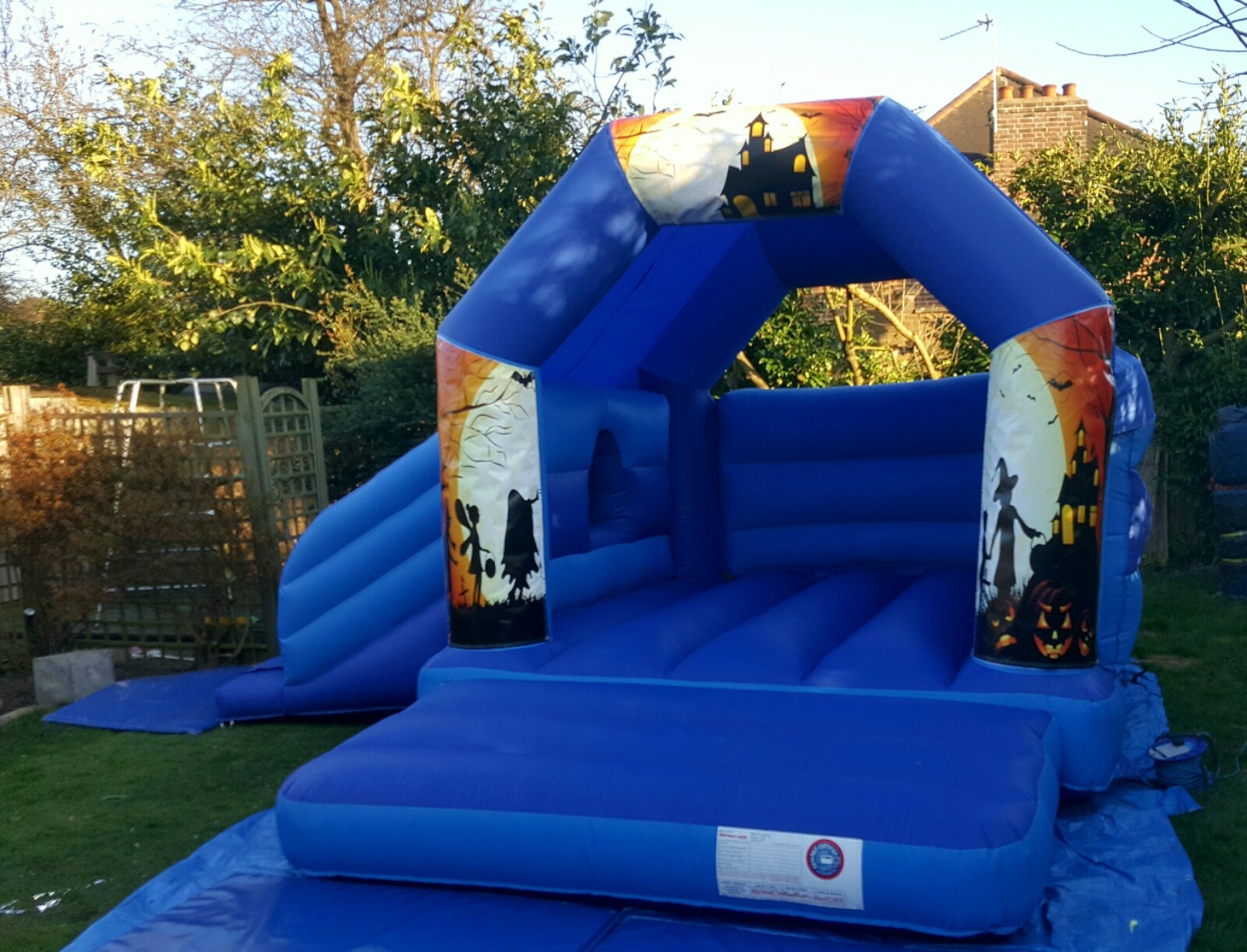 HALLOWEEN BOUNCY CASTLE 16FT vs 15ft - Bouncy Castle Hire, Soft Play ...
