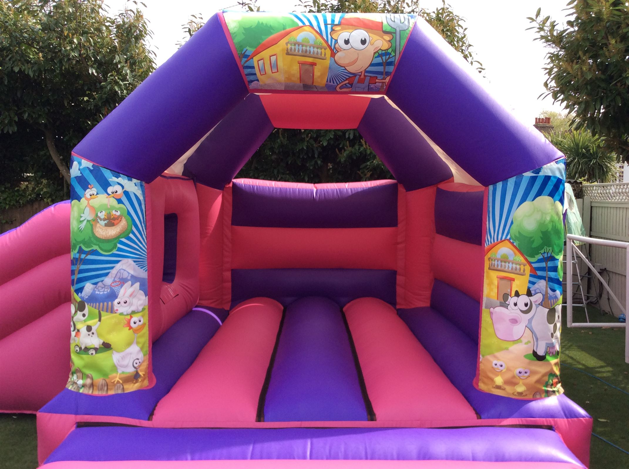 FARM ANIMALS BOUNCY CASTLE 16FT vs 15ft - Bouncy Castle Hire, Soft Play ...