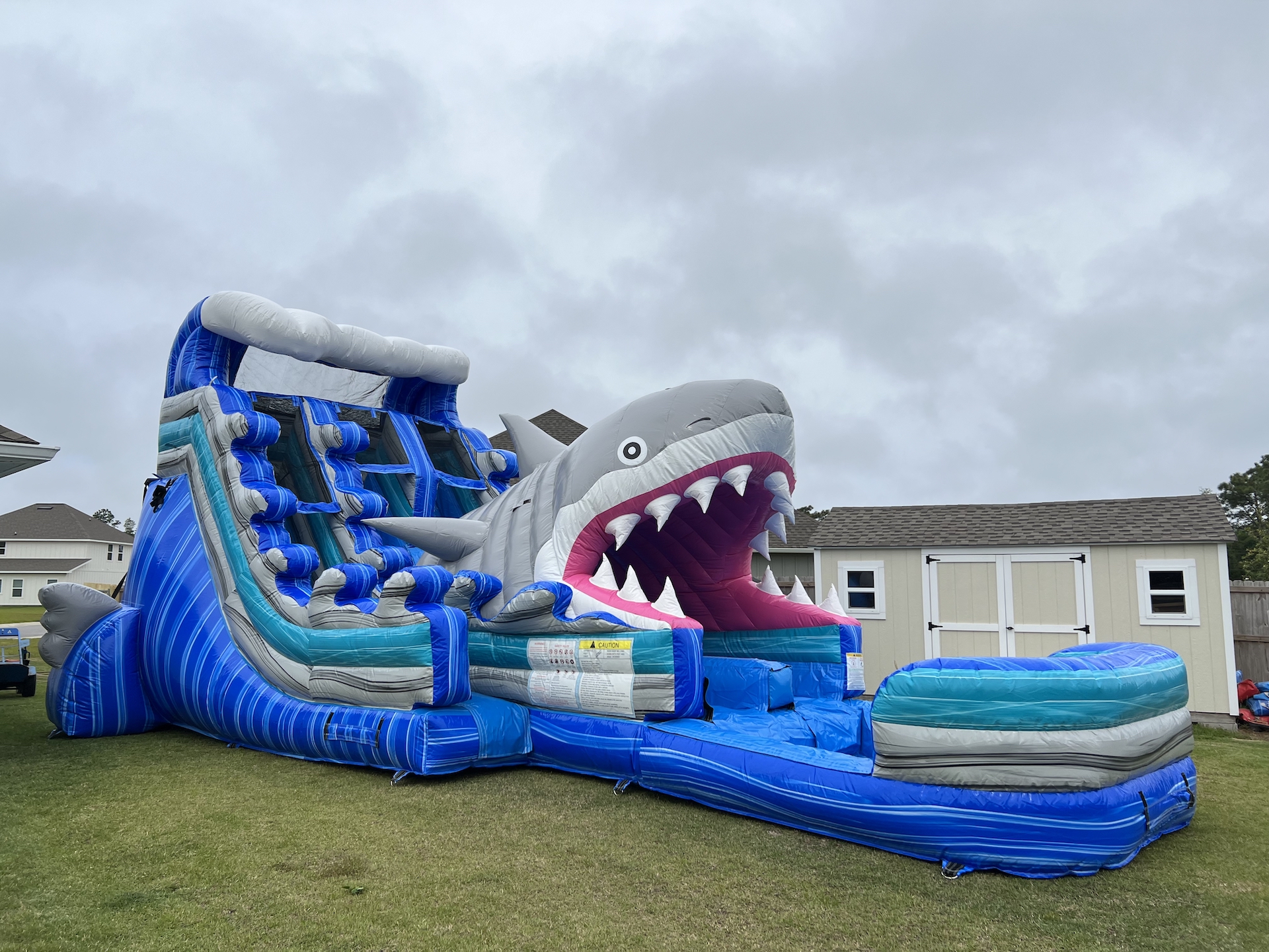 18' JAWS Dual Lane Slide (WET) - Bounce House Hire in FL | JT Jumpers, LLC