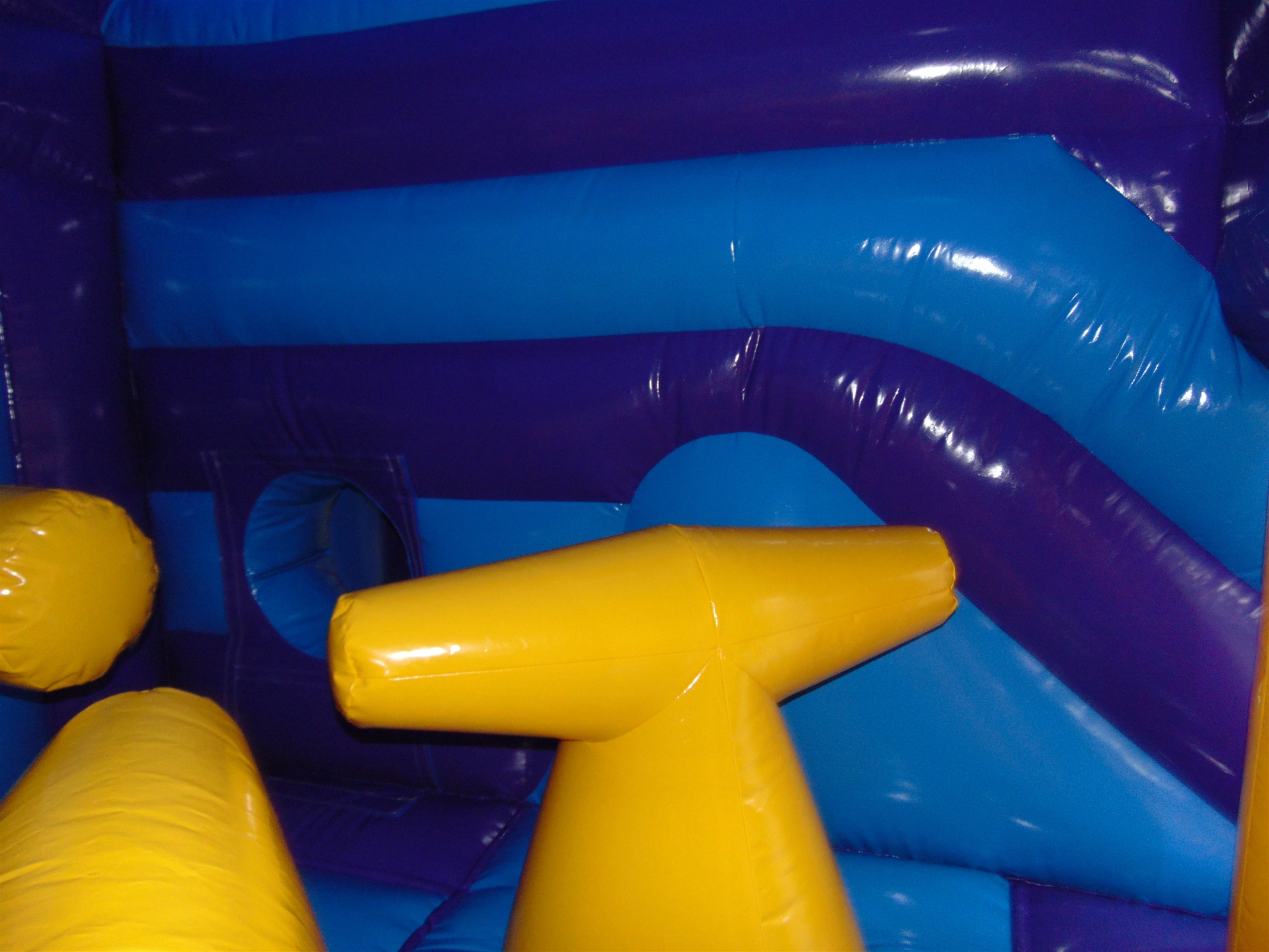 U Shaped Obstacle Course - Bouncy Castle and Inflatable Hire in Surrey ...