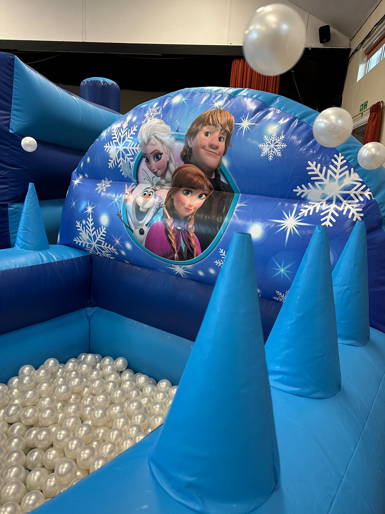 The Frozen Bouncy Castle & Soft Play Package - Hire in Ware, Hoddesdon ...